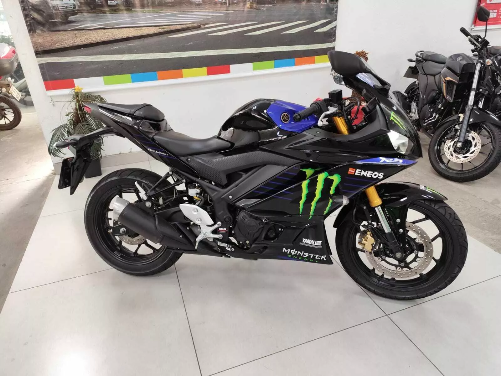 Moto Yamaha YZF R3 321 MONSTER ENERGY MOTO GP EDITION - 2020 - 739172 ...