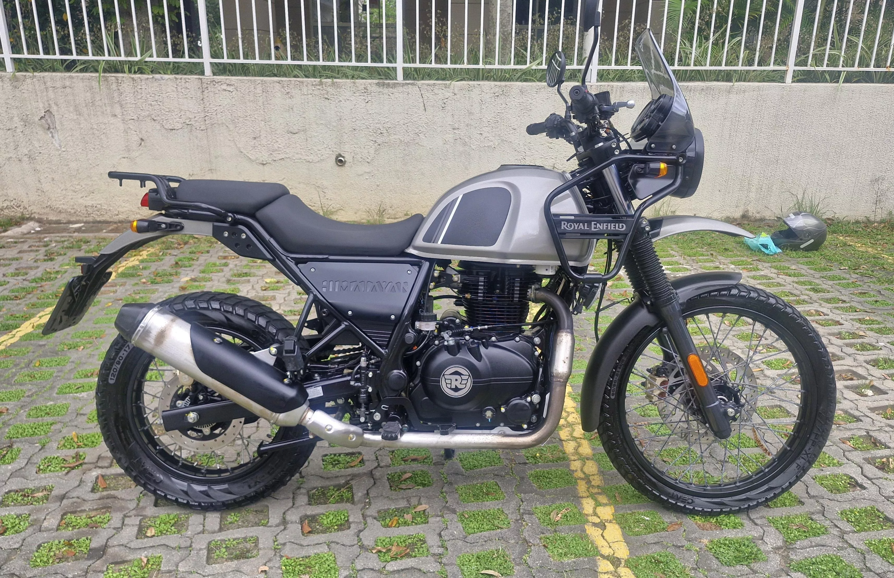 Moto Royal Enfield Himalayan 411 - 2024 - 784213 - Rio de Janeiro RJ ...